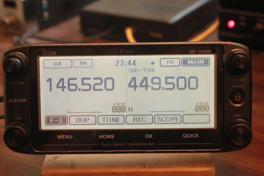 Icom ID-5100 Review: VHF/UHF D-Star Mobile with GPS | WorldwideDX Radio ...